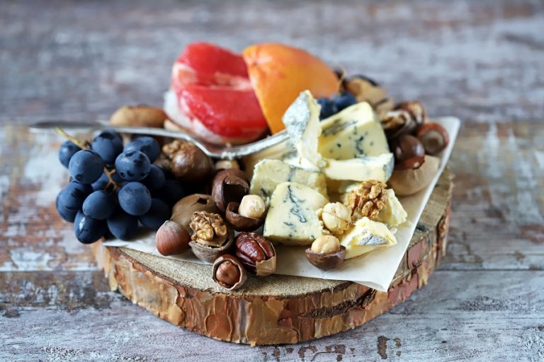 17 Mouthwatering Snack Tray Ideas (Making the Perfect Platter)